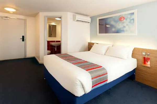 TRAVELODGE LONDON TOWER BRIDGE LONDON